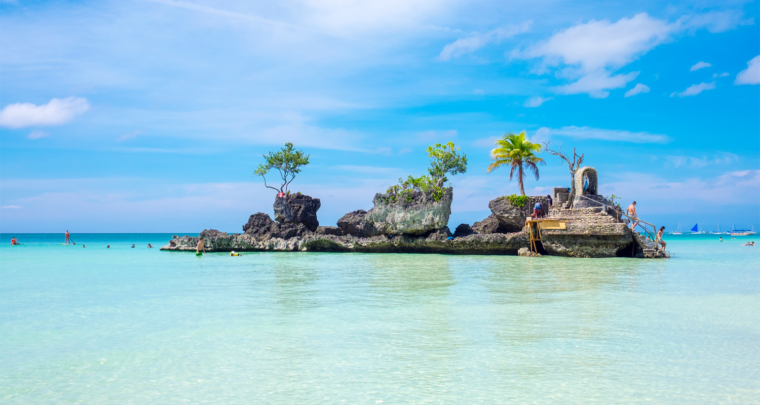 Travellers to Borocay have to sign an oath | WHO