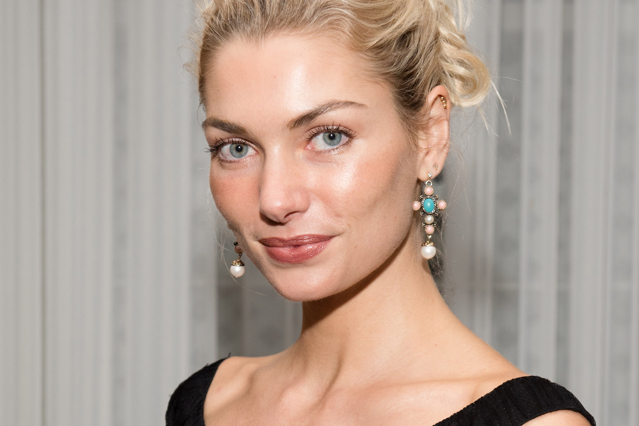 How to wear highlighter so you look pretty but not shiny | WHO