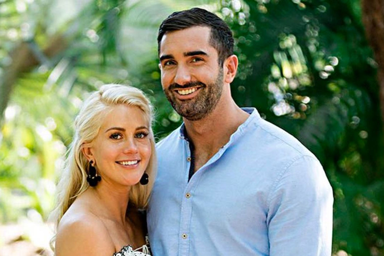 Taite Radley flirts up a storm as Ali Oetjen is no where to be seen | WHO