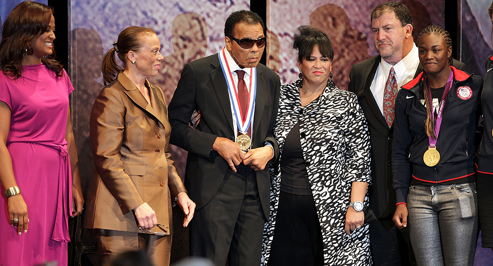 Inside Muhammad Ali's Family's Painful Goodbye - WHO
