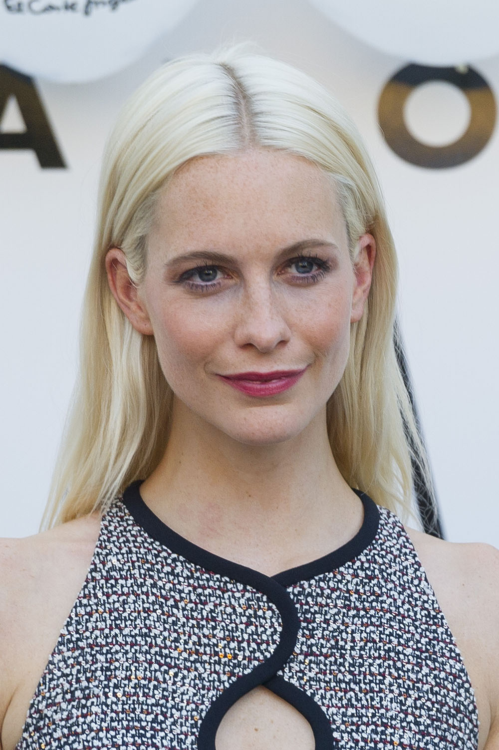 Platinum blonde celebrity hair trend | WHO