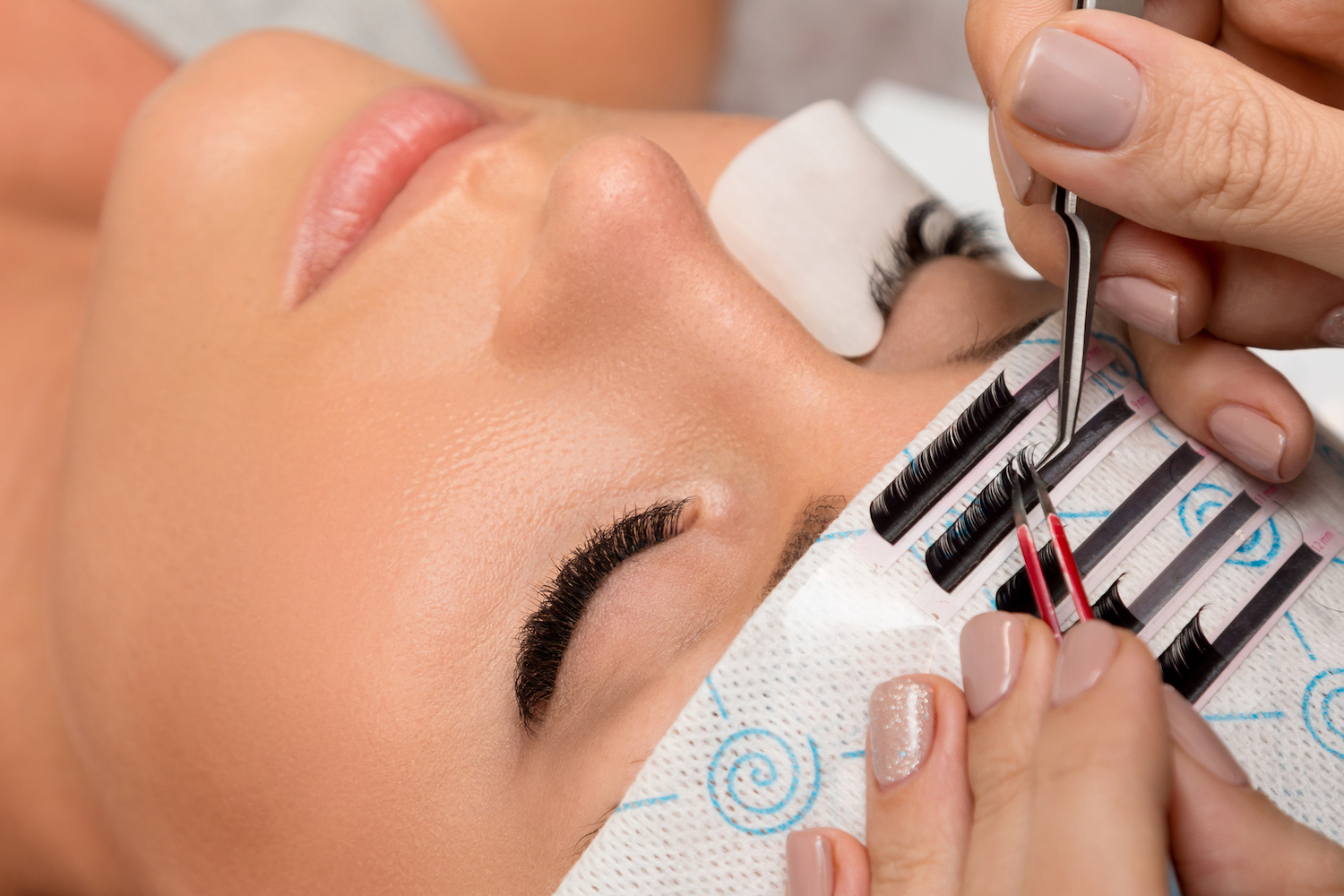 Eyelash Extension Price - How Much Do They Cost? | WHO