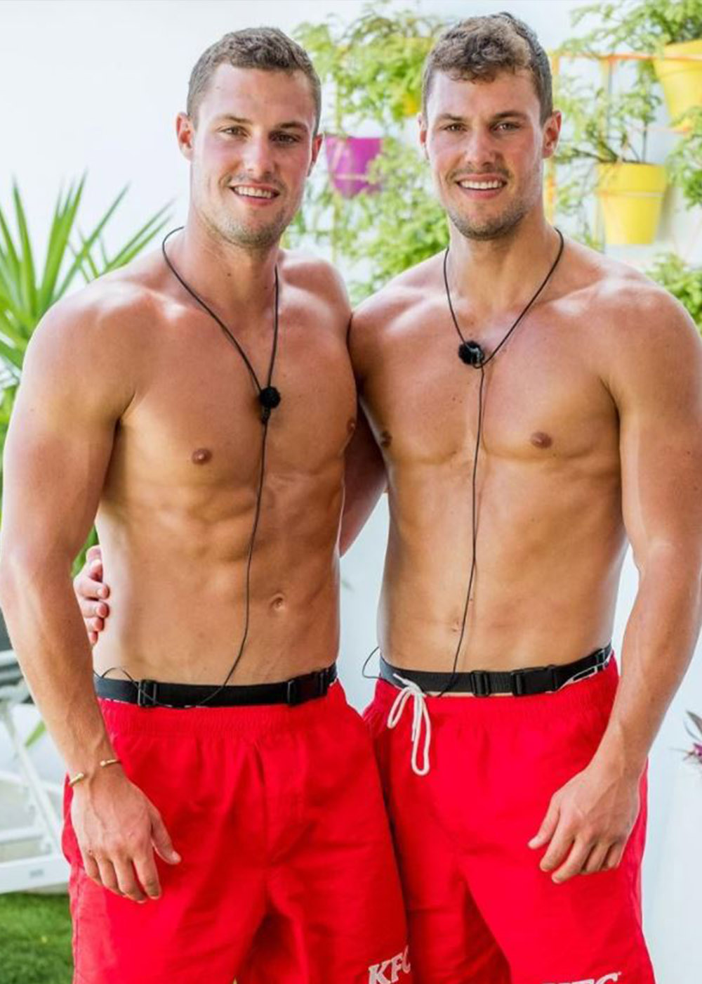 Love Island's Luke's shock engagement | WHO