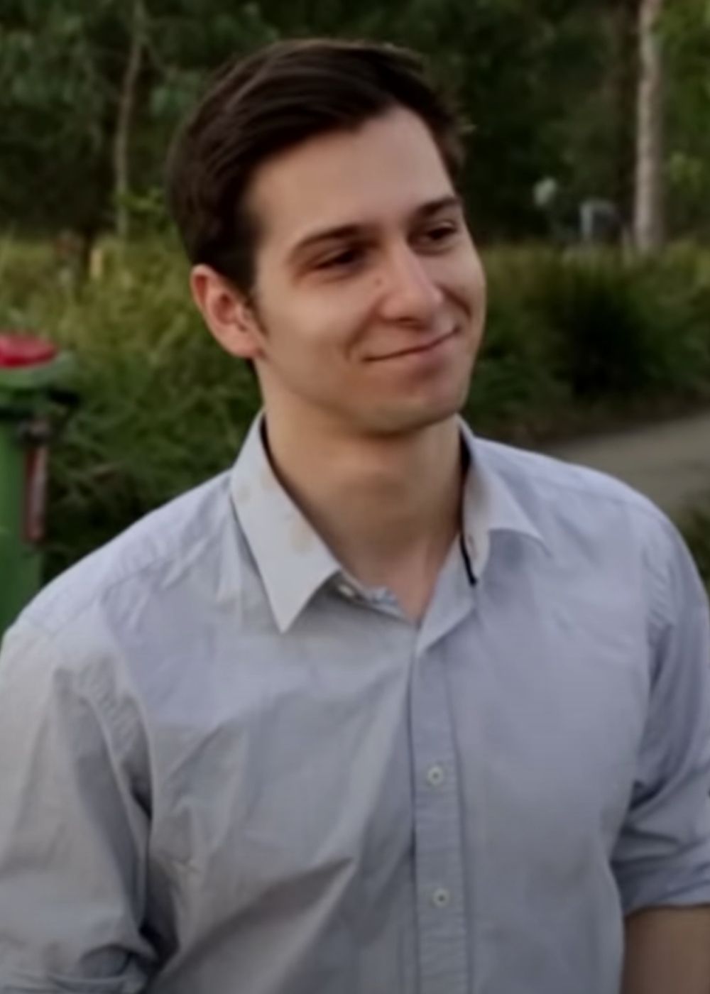 Is this Beauty & the Geek contestant actually an actor? | WHO