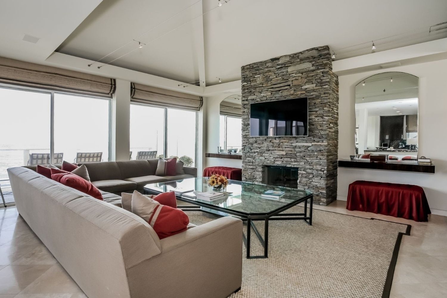 Sandra Bullock’s seaside home: See inside the actress' Malibu residence ...