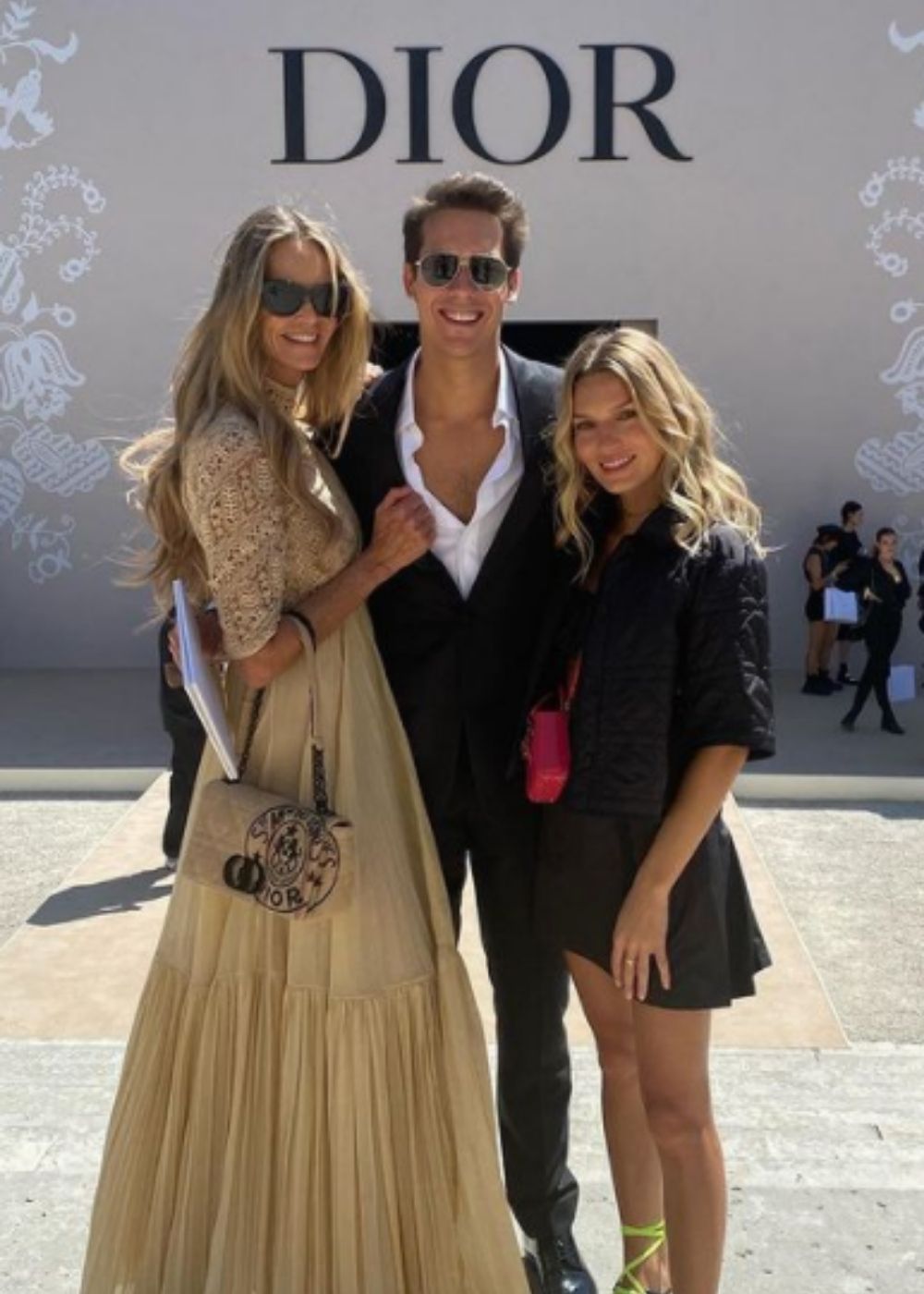 Elle Macpherson's photoshop fail | WHO