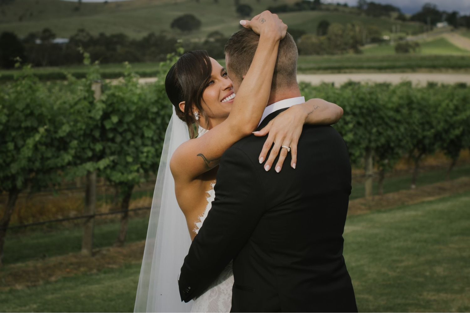 Neighbours star Bonnie Anderson: See her wedding day photos | WHO